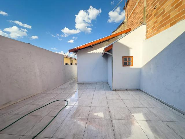 Casa com 2 Quartos e 1 banheiro à Venda, 100 m² por R$ 490.000