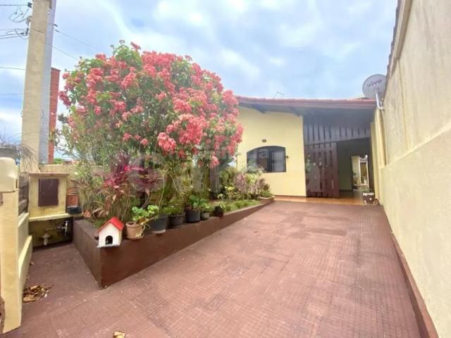 Casa com 2 Quartos e 1 banheiro à Venda, 101 m² por R$ 350.000