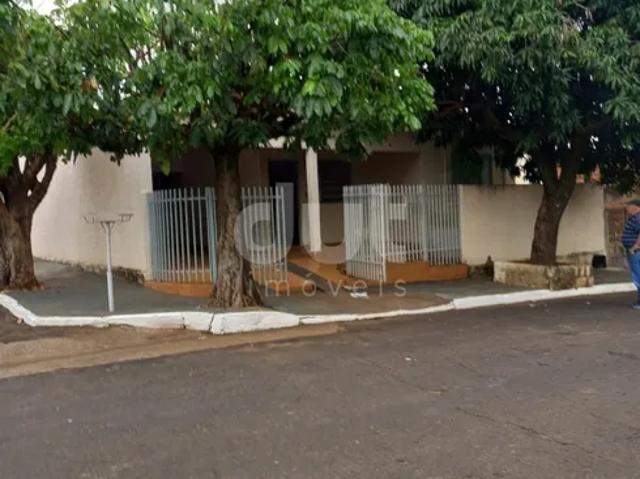Casa com 2 Quartos e 1 banheiro à Venda, 115 m² por R$ 210.000