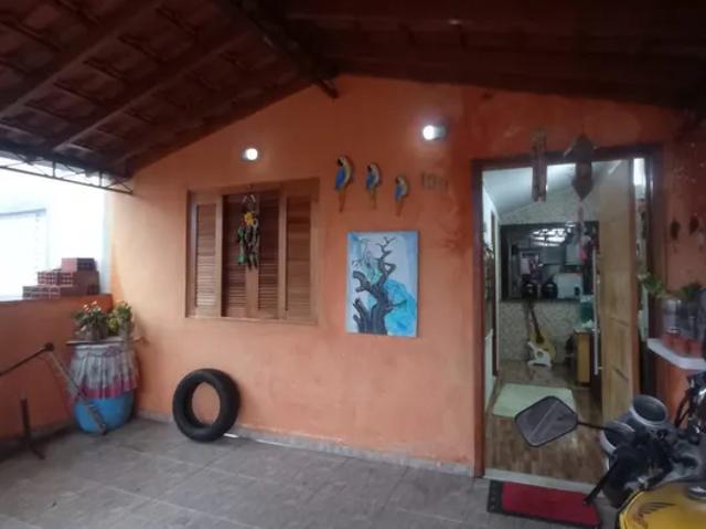 Casa com 2 Quartos e 1 banheiro à Venda, 120 m² por R$ 275.000
