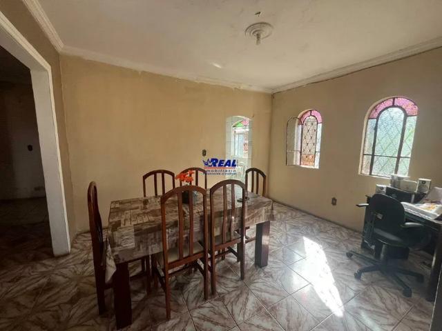 Casa com 2 Quartos e 1 banheiro à Venda, 120 m² por R$ 280.000