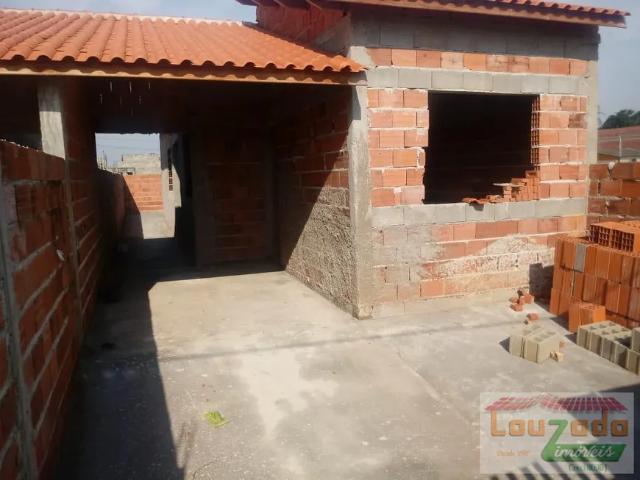 Casa com 2 Quartos e 1 banheiro à Venda, 150 m² por R$ 295.000