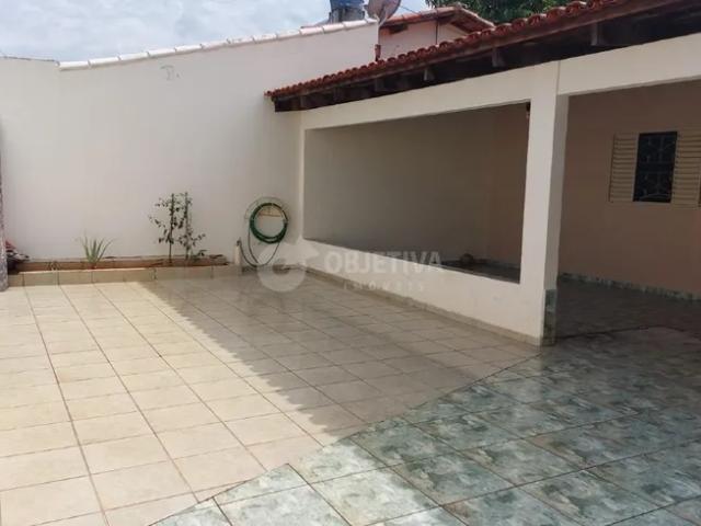 Casa com 2 Quartos e 1 banheiro à Venda, 175 m² por R$ 394.000