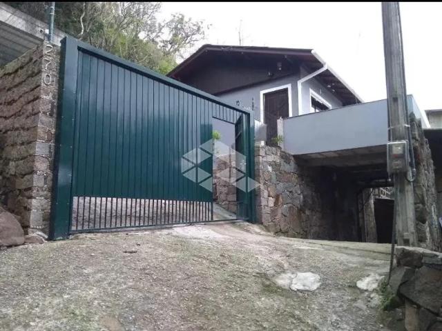 Casa com 2 Quartos e 1 banheiro à Venda, 187 m² por R$ 320.000