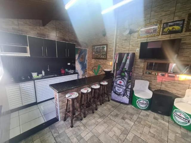 Casa com 2 Quartos e 1 banheiro à Venda, 190 m² por R$ 325.000
