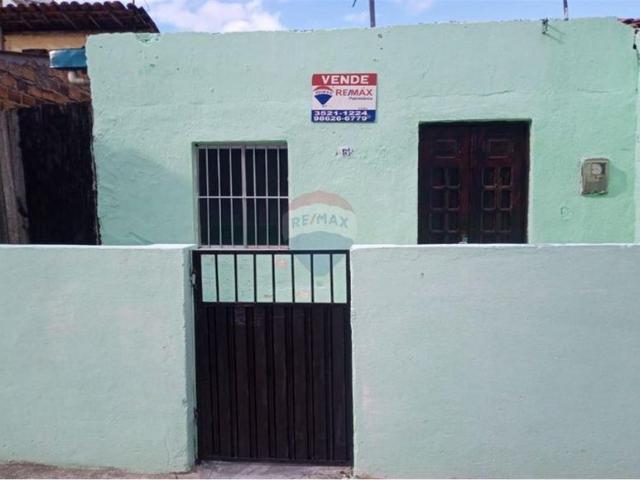 Casa com 2 Quartos e 1 banheiro à Venda, 200 m² por R$ 90.000