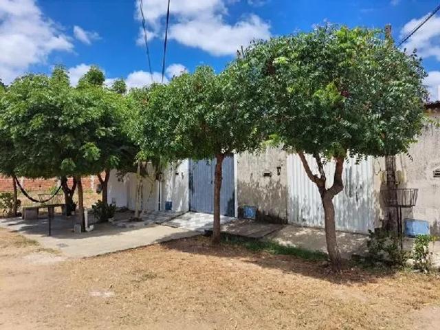 Casa com 2 Quartos e 1 banheiro à Venda, 216 m² por R$ 94.815