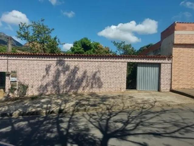 Casa com 2 Quartos e 1 banheiro à Venda, 300 m² por R$ 150.000