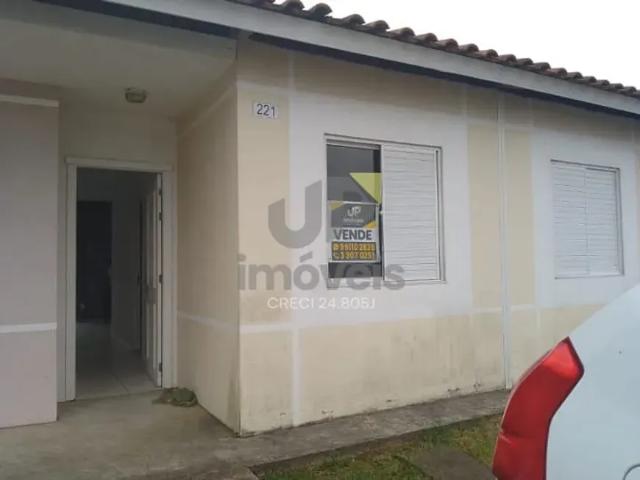 Casa com 2 Quartos e 1 banheiro à Venda, 44 m² por R$ 215.000