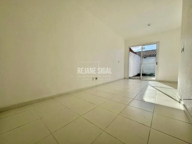 Casa com 2 Quartos e 1 banheiro à Venda, 50 m² por R$ 195.000