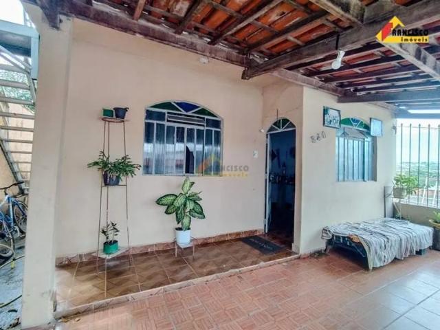 Casa com 2 Quartos e 1 banheiro à Venda, 53 m² por R$ 200.000