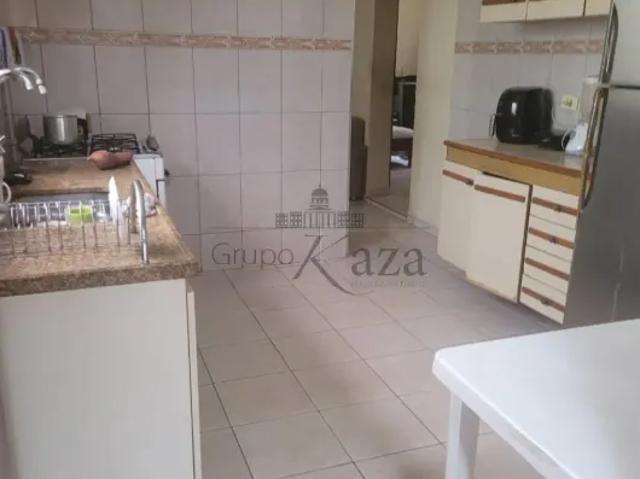 Casa com 2 Quartos e 1 banheiro à Venda, 65 m² por R$ 350.000