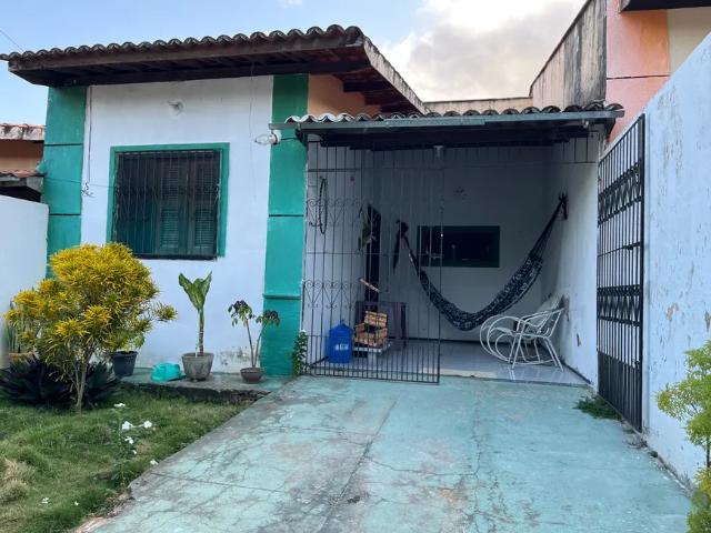 Casa com 2 Quartos e 1 banheiro à Venda, 68 m² por R$ 195.000