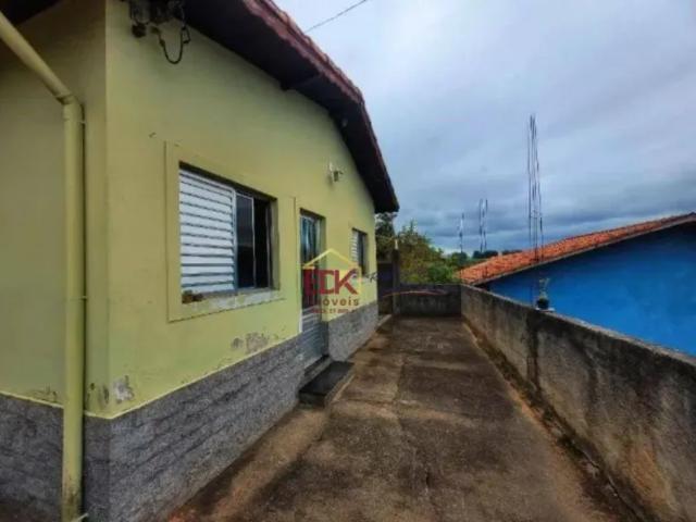 Casa com 2 Quartos e 1 banheiro à Venda, 70 m² por R$ 180.000