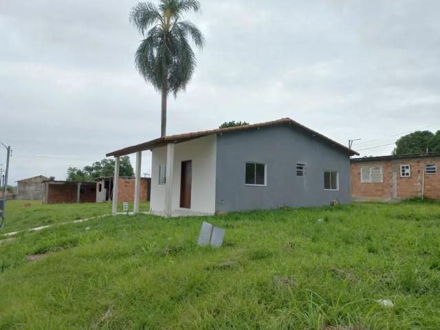 Casa com 2 Quartos e 1 banheiro à Venda, 70 m² por R$ 200.000