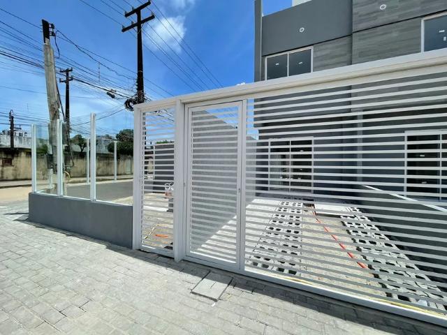 Casa com 2 Quartos e 1 banheiro à Venda, 70 m² por R$ 332.000