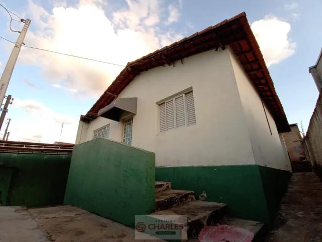 Casa com 2 Quartos e 1 banheiro à Venda, 75 m² por R$ 210.000