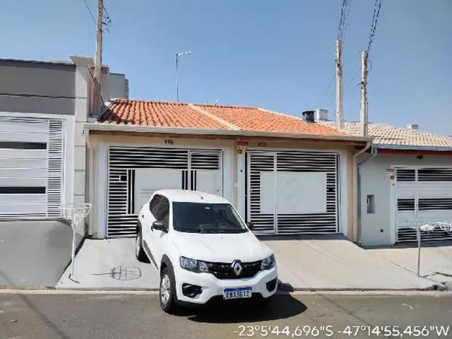 Casa com 2 Quartos e 1 banheiro à Venda, 75 m² por R$ 295.000