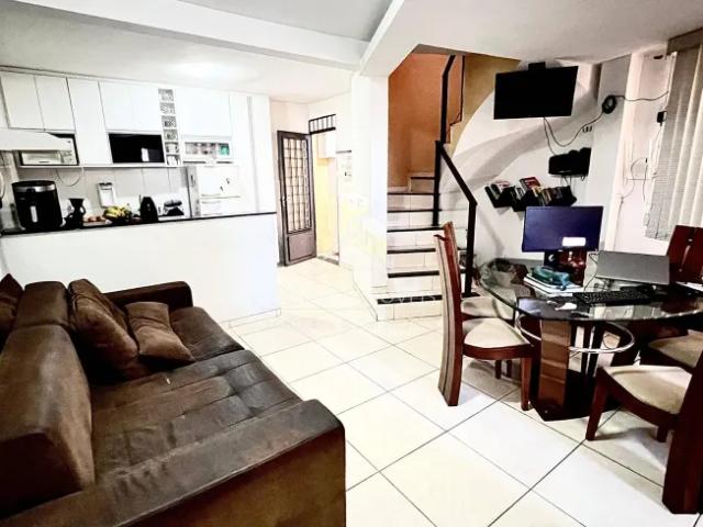 Casa com 2 Quartos e 1 banheiro à Venda, 78 m² por R$ 270.000