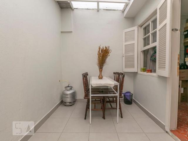 Casa com 2 Quartos e 1 banheiro à Venda, 80 m² por R$ 450.000