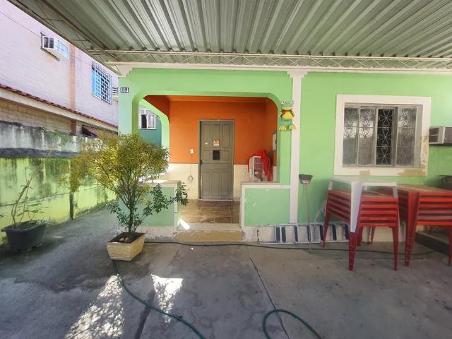 Casa com 2 Quartos e 1 banheiro à Venda, 80 m² por R$ 230.000