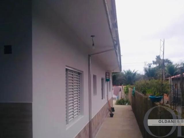 Casa com 2 Quartos e 1 banheiro à Venda, 80 m² por R$ 270.000
