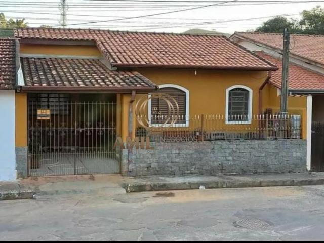 Casa com 2 Quartos e 1 banheiro à Venda, 84 m² por R$ 299.000
