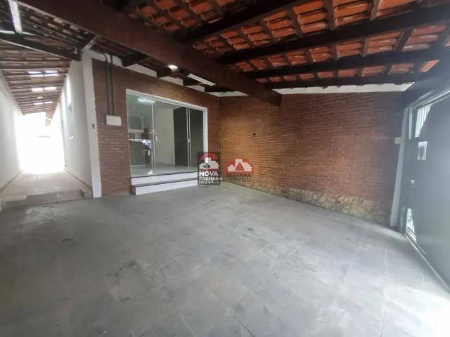 Casa com 2 Quartos e 1 banheiro à Venda, 87 m² por R$ 350.000