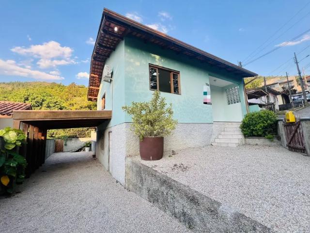 Casa com 2 Quartos e 1 banheiro à Venda, 90 m² por R$ 470.000