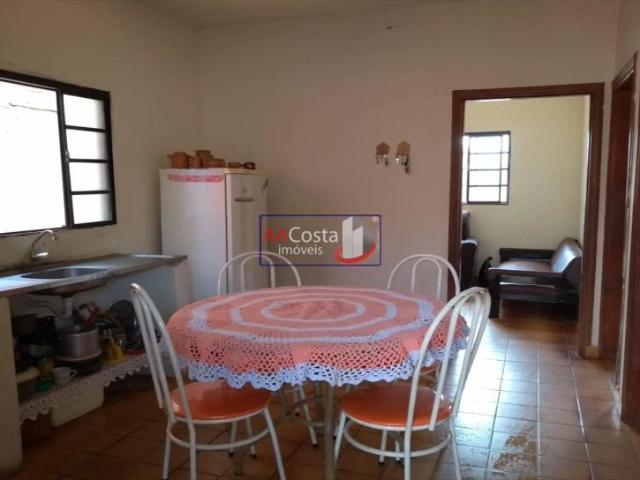 Casa com 2 Quartos e 1 banheiro à Venda, 90 m² por R$ 180.000