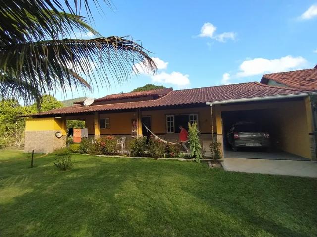 Casa com 2 Quartos e 1 banheiro à Venda, 90 m² por R$ 280.000
