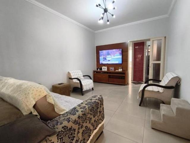 Casa com 2 quartos e 1 suíte com hidromassagem à venda no Jardim Leonor