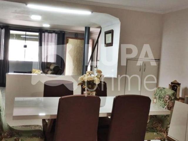 CASA COM 2 QUARTOS E 1 VAGA DE GARAGEM À VENDA NA VILA MEDEIROS