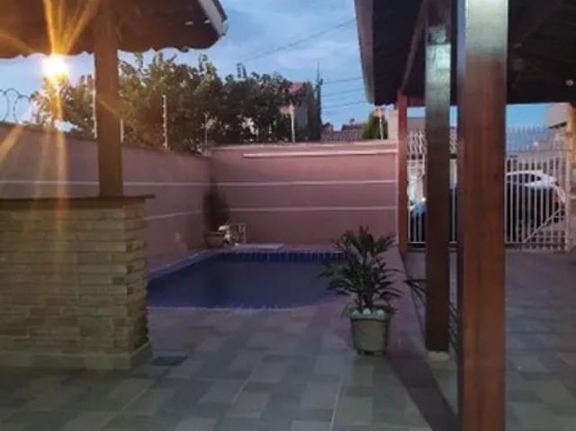 Casa com 2 Quartos e 2 banheiros à Venda, 160 m² por R$ 290.000