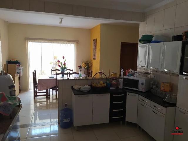 Casa com 2 Quartos e 2 banheiros à Venda, 164 m² por R$ 500.000