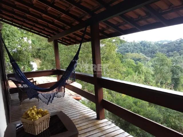 Casa com 2 Quartos e 2 banheiros à Venda, 175 m² por R$ 770.000