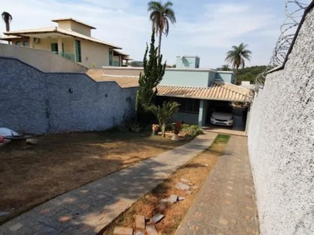 Casa com 2 Quartos e 2 banheiros à Venda, 180 m² por R$ 1.100.000