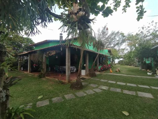 Casa com 2 Quartos e 2 banheiros à Venda, 180 m² por R$ 350.000