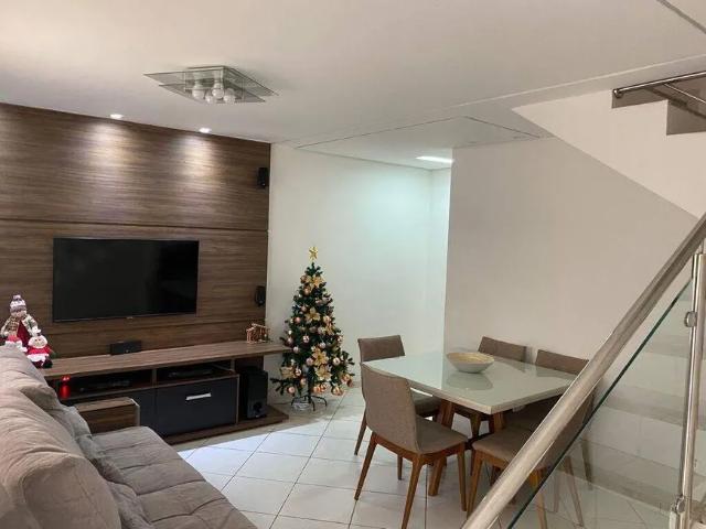 Casa com 2 Quartos e 2 banheiros à Venda, 180 m² por R$ 500.000