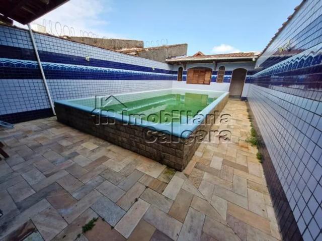 Casa com 2 Quartos e 2 banheiros à Venda, 190 m² por R$ 360.000