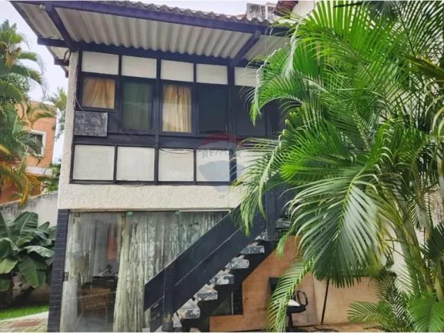 Casa com 2 Quartos e 2 banheiros à Venda, 100 m² por R$ 1.800.000