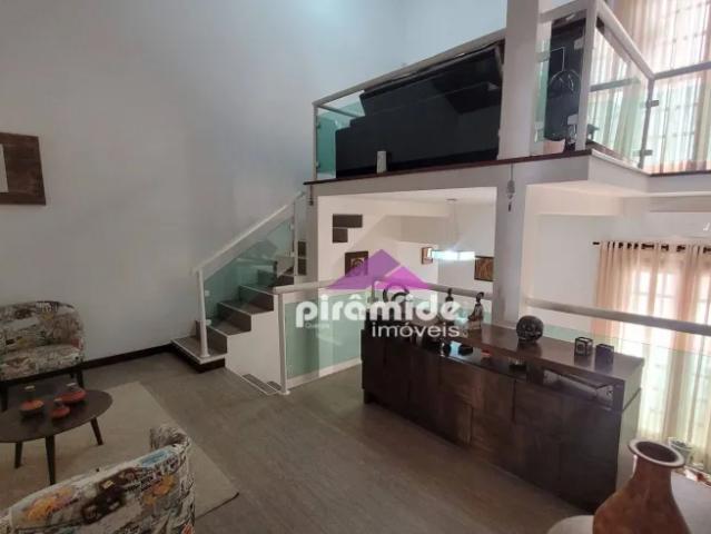 Casa com 2 Quartos e 2 banheiros à Venda, 108 m² por R$ 520.000