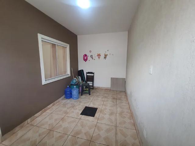 Casa com 2 Quartos e 2 banheiros à Venda, 110 m² por R$ 290.000