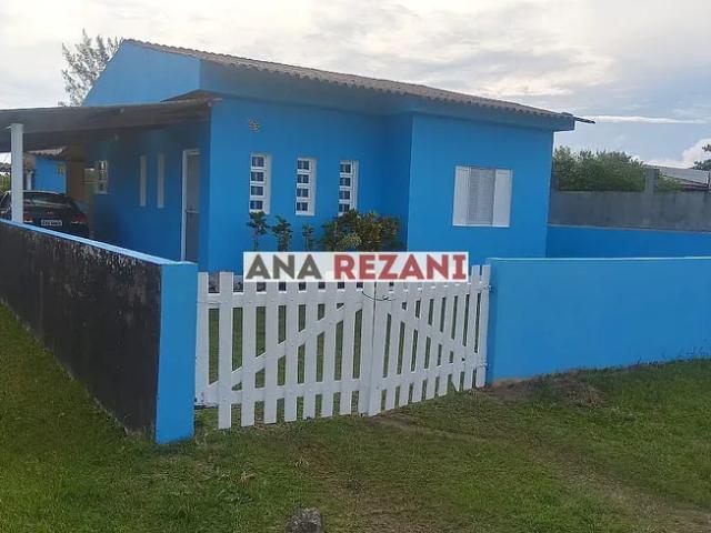 Casa com 2 Quartos e 2 banheiros à Venda, 110 m² por R$ 200.000
