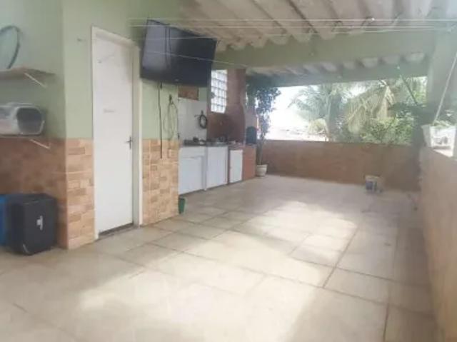 Casa com 2 Quartos e 2 banheiros à Venda, 120 m² por R$ 380.000