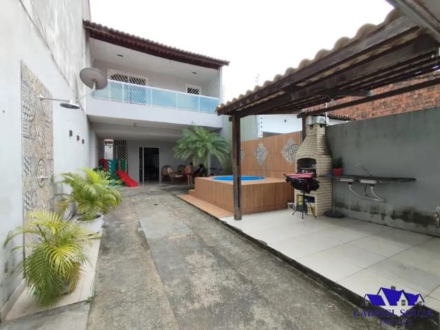 Casa com 2 Quartos e 2 banheiros à Venda, 120 m² por R$ 320.000