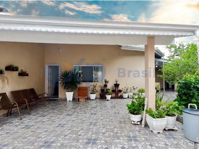 Casa com 2 Quartos e 2 banheiros à Venda, 132 m² por R$ 500.000