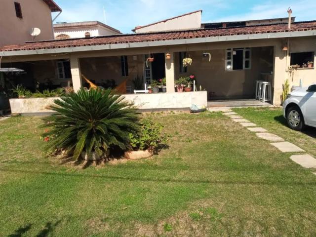 Casa com 2 Quartos e 2 banheiros à Venda, 240 m² por R$ 350.000