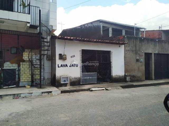 Casa com 2 Quartos e 2 banheiros à Venda, 290 m² por R$ 180.000