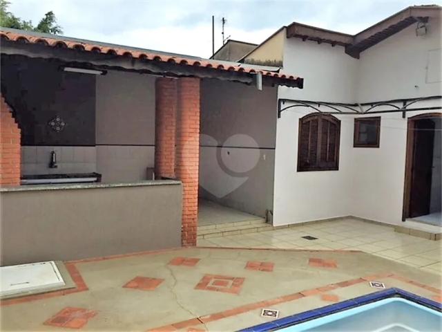 Casa com 2 Quartos e 2 banheiros à Venda, 200 m² por R$ 420.000